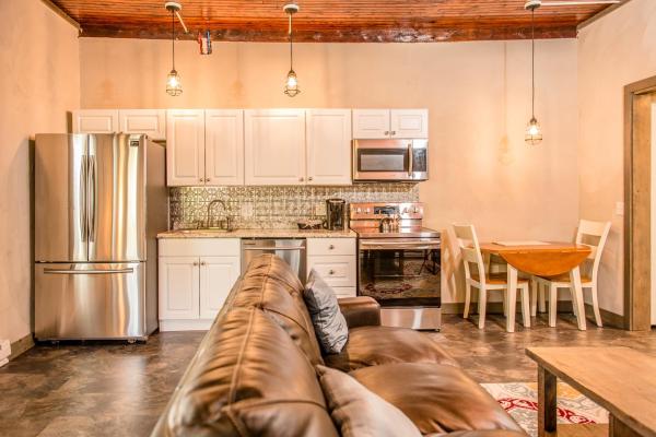 Strictly Moose Luxury Vacation Suites - New Hampshire