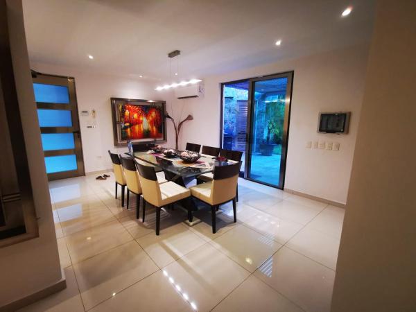 Spacious Home With Centric Location - Cancún