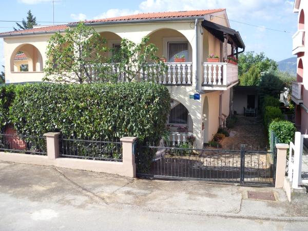 Apartments With Parking Spaces Pinezici, Krk - 15269 - Cres