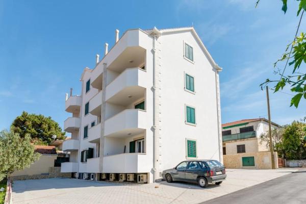 Apartments With Parking Space Supetar, Brac - 16130 - Supetar