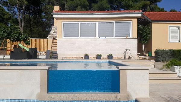 Seaside Family Friendly House With A Swimming Pool Cove Smokvina, Brac - 18003 - Milna