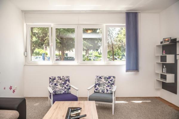 Sunny & Spacious, 2 Br Apartment With Free Parking - Split