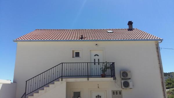 Apartments With A Parking Space Sutivan, Brac - 17750 - Milna