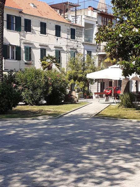 Apartments By The Sea Kastel Kambelovac, Kastela - 18267 - Dalmatien