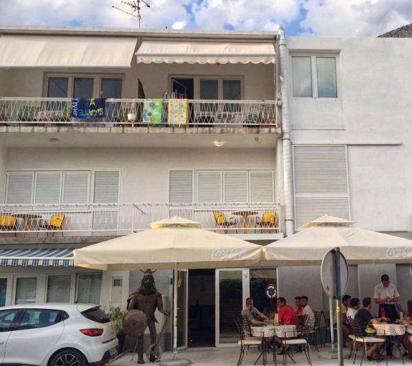Apartments And Rooms By The Sea Brela, Makarska - 18413 - Brela