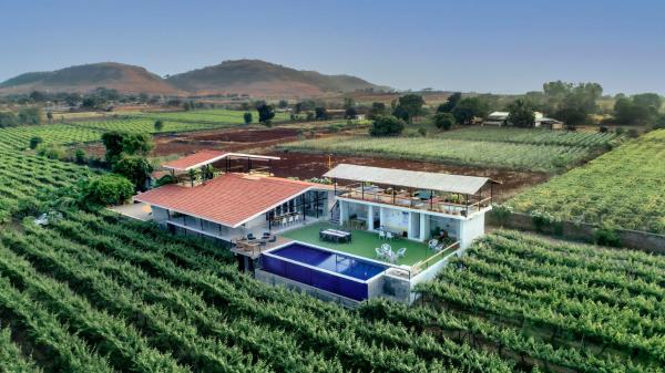 Saffronstays Onellaa, Nashik - Infinity Pool Villa Surrounded By A Vineyard - Nashik