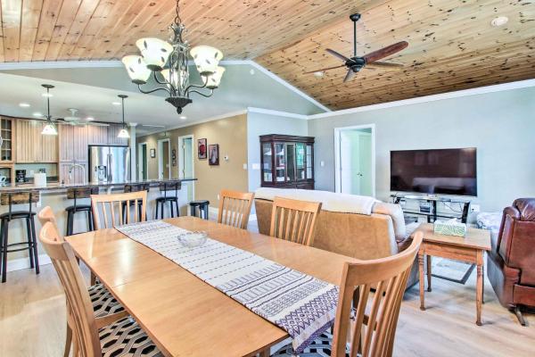 Readfield Retreat With Lake Maranacook Views! - Maine