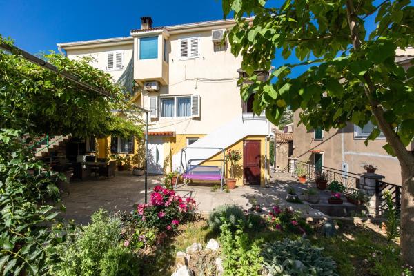 Apartments By The Sea Baska, Krk - 19517 - Baška