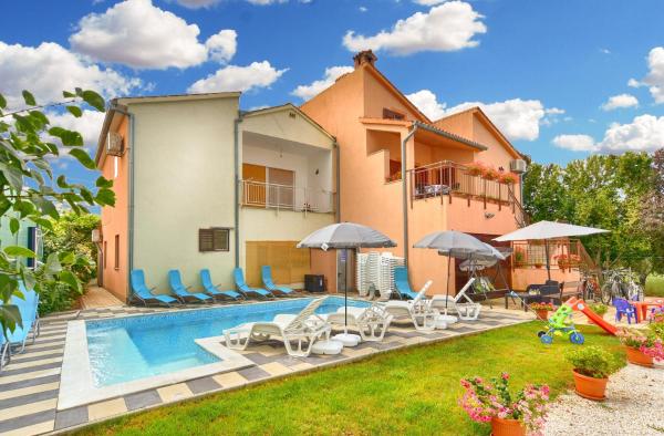 Family-friendly Apartments With Swimming Pool Fazana - 19595 - Croacia