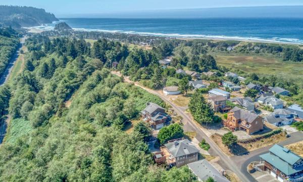 Pelican Crest - Meredith Lodging - Neskowin Beach, OR