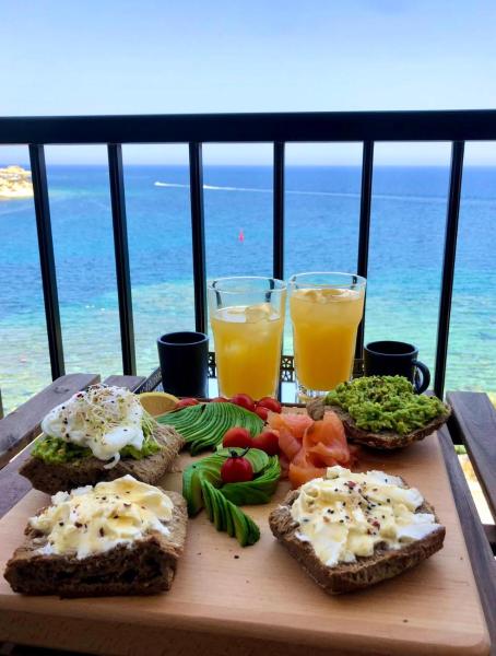 Beach Front High End Apartment, Direct Sea Views. - Malta