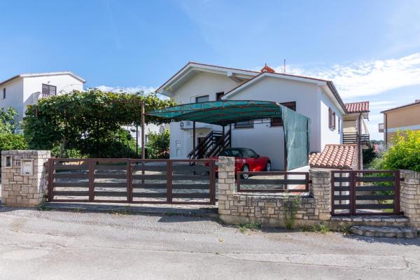 Apartments With Parking Space Pjescana Uvala, Pula - 7349 - Pula