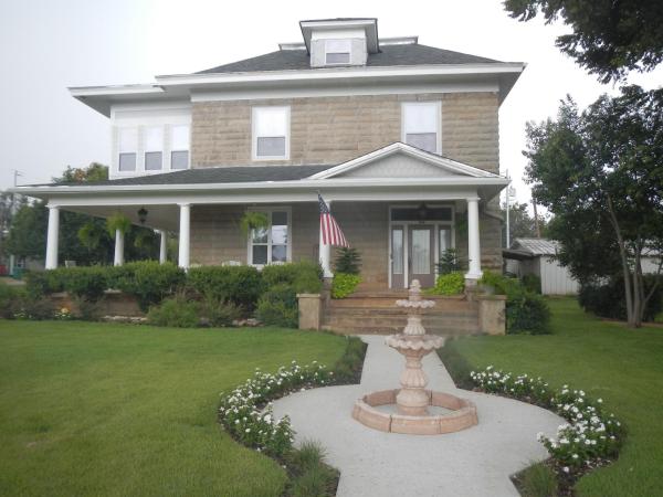 Sandstone Street Bed And Breakfast - Llano, TX