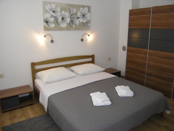 Apartments Mari With Terrace - Baška