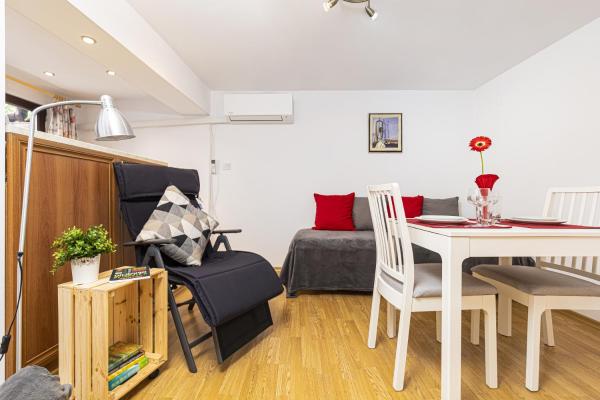 Peaceful Riverside Studio With Private Patio Garden Center - Plovdiv