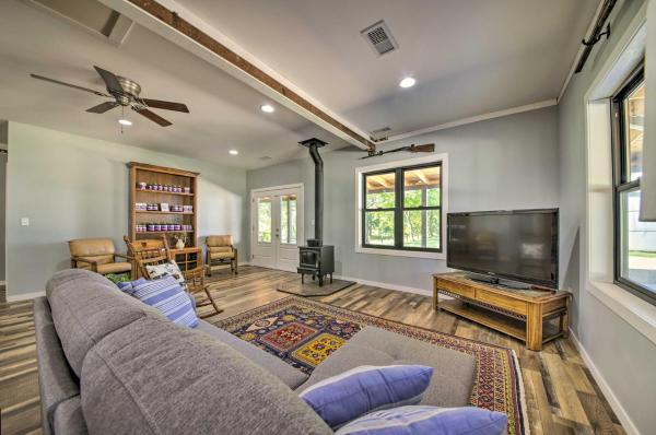 Peaceful Guest Home With Patio On 152-acre Farm - New Haven, MO