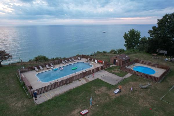 Lake Bluff Inn And Suites - South Haven, MI