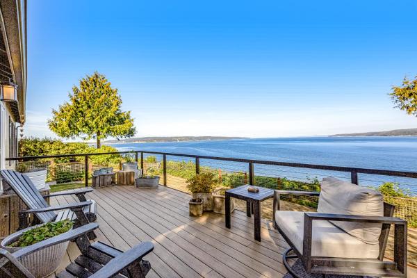 Saratoga Waterview Escape - Camano Island, WA