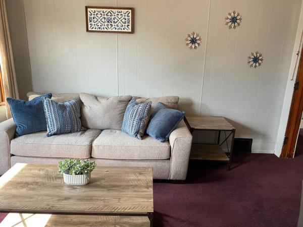 2-bedroom Quincy Apt. With Private Parking & Wifi - Wakonda State Park, La Grange