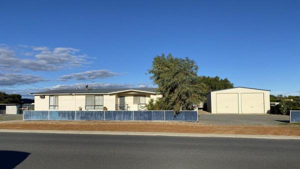 Saltaire, 27 Lesueur Drive - Jurien Bay