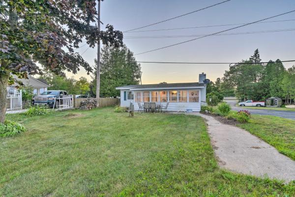 East Tawas Cabin With Lake Huron Access And Views - Tawas City, MI