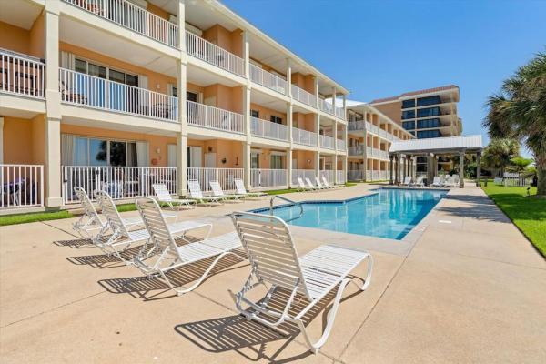 The Pelican Place - Amazing Views, Top Floor Condo - Dauphin Island, AL