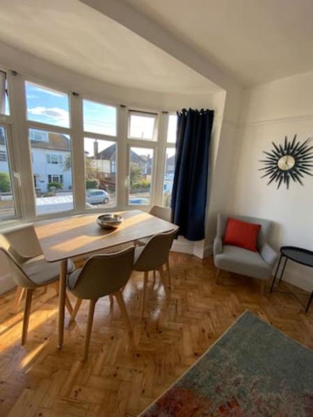 Entire 2 Bed Property, 1 Road Back From The Sea - Steyning
