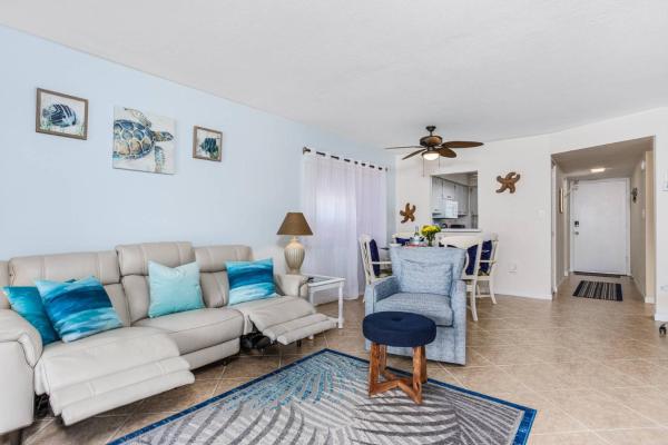 Vista Hermosa Steps To The Heated Pool - Sarasota, FL