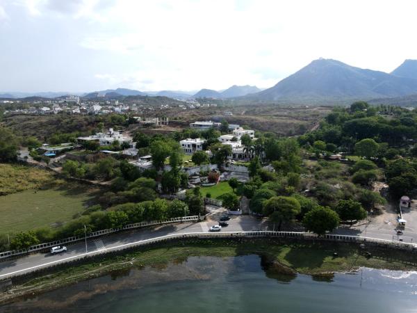 Devendragarh - A Boutique Lake Facing Guest House On Lake Fateh Sagar - Rajasthan