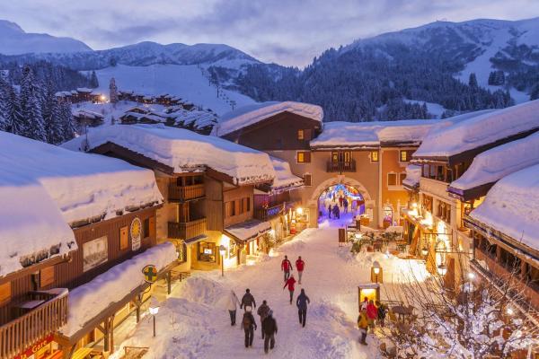 Chambre Au Centre De Valmorel, Pour 2 Personnes Avec Vue Sur La Rue Piétonne, Ménage Fait Tous Les Jours, Et Petit Déjeuner Inclus. - La Léchère