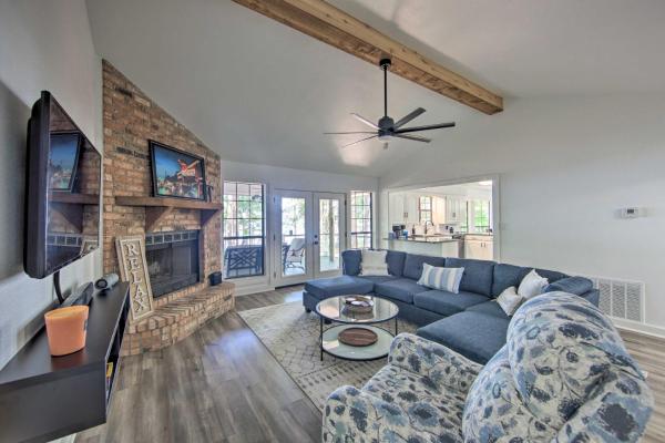Luxe Lakehouse With Sunset Views On Lake Palestine! - Tyler, TX