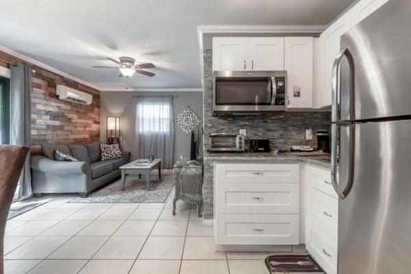 Dexters Cottage Near Downtown And Cafes - Temple Terrace, FL