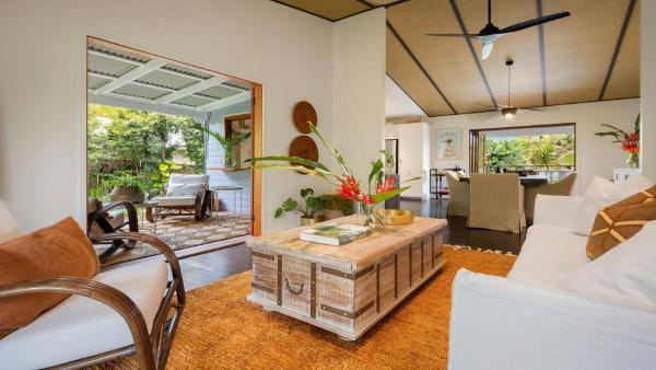 Mustique - 3 Br Caribbean-inspired Village Retreat - Bangalow