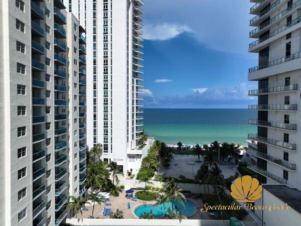 Beach Bliss Steps To Ocean, Pool & Game Room Fun - Hollywood, FL