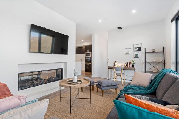 A Luckie Charm - 3-bedroom Townhouse With Spectacular View - Queenstown, New Zealand