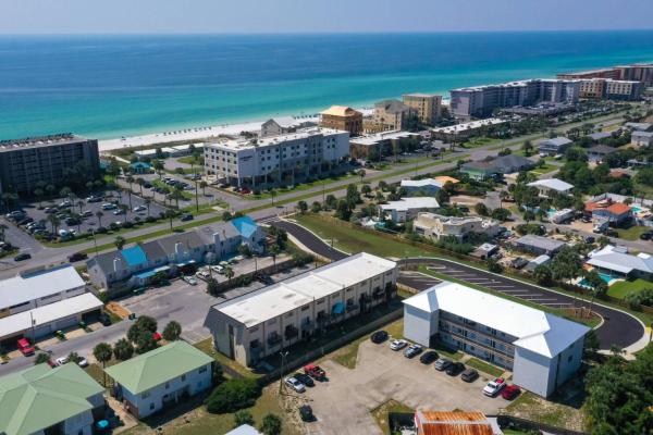 Islandwood Condos Unit 104 - Fort Walton Beach, FL