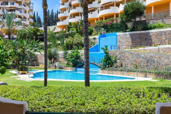 Great Views, Large Terrace & Walking Distance - Puerto Banús