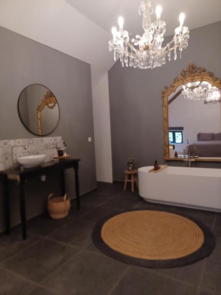 Luxe-kamer Met Mogelijkh Om Wellness Bij Te Boeken - Tienen