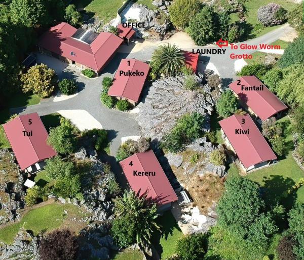 The Rocks Chalets - Tākaka
