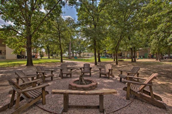 All-encompassing Family Retreat Near Lake Texoma! - Lake Texoma