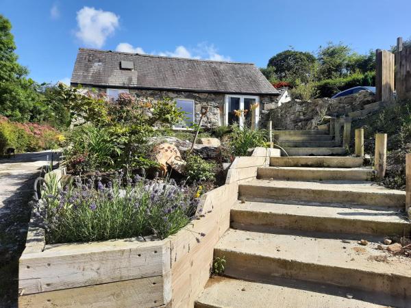 Ty Carreg Bach - Wales
