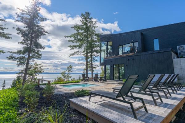 Onyx Sur Le Fleuve - Le Massif de Charlevoix