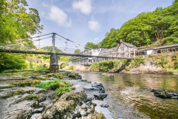 The Chainbridge Hotel - Llangollen