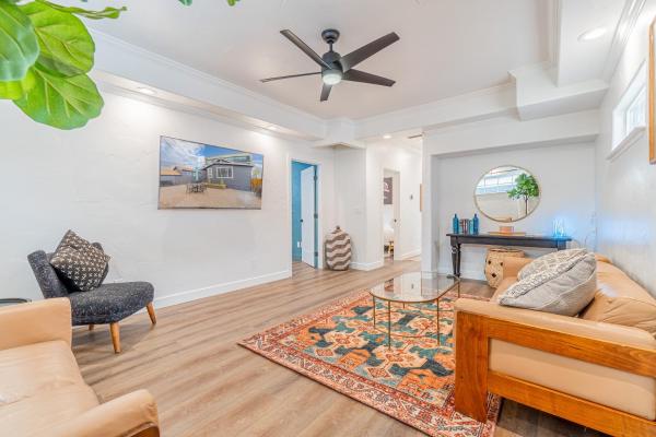 Stylish 2-bedroom Walking Distance To Downtown - Reno