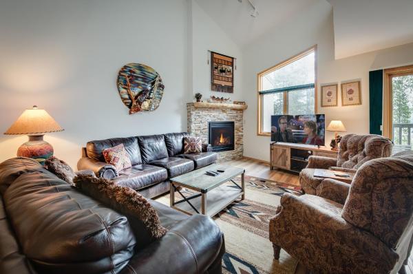 Chimney Ridge Larkspur Townhome - Hot Tub - Great Location - Breckenridge, CO