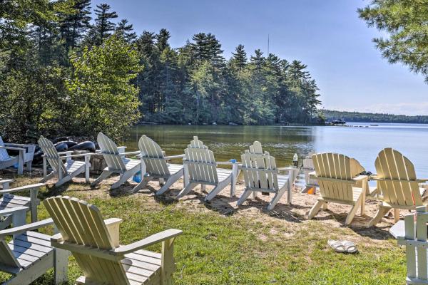 The Den Raymond Home With 200 Feet Of Sandy Beach! - Maine