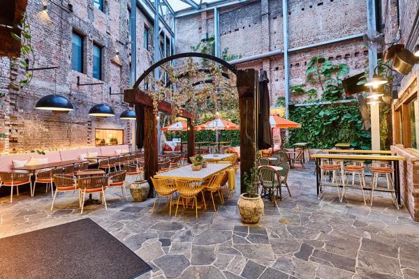 The Lucky Hotel - Merewether