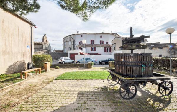 Awesome Home In Villeneuve-lès-montréa - Occitanie