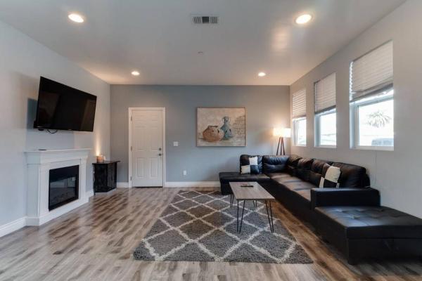 Stylish Modern Lake Balboa Retreat 3 Bedroom House - Los Angeles, CA