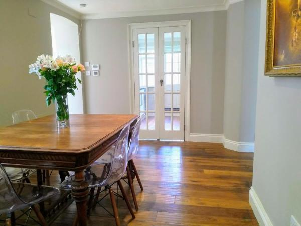Elegant & Spacious Parkside 2-bedroom 2-bathroom Flat In Period Building Opposite Blackheath - Great Greenwich Location, Free Onsite Parking, Close To O2 Arena And Easy To City By Rail Or Tube! - London
